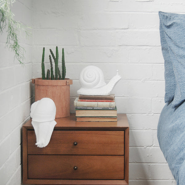 Table Snail - White – White Moose Wholesale